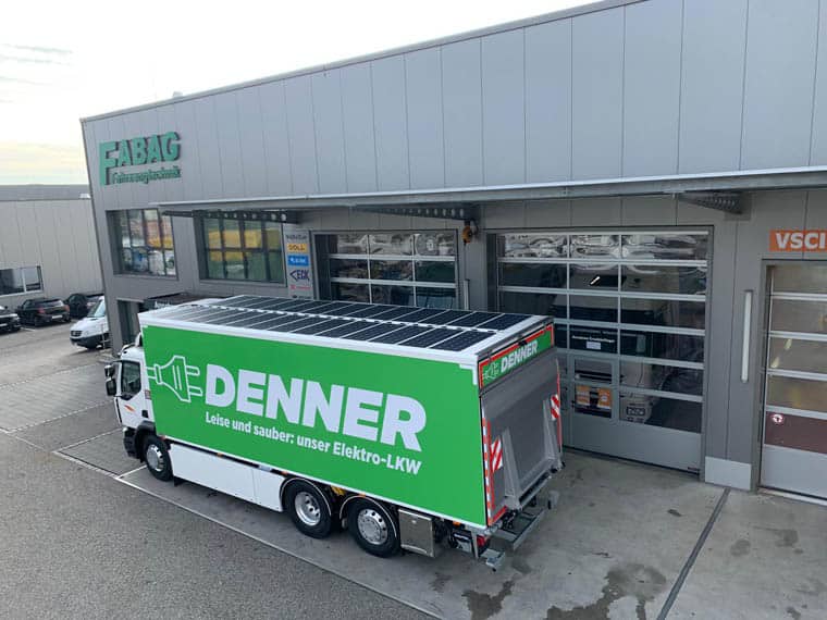 Mira un camión eléctrico Renault Trucks D Wide Z.E. con paneles solares